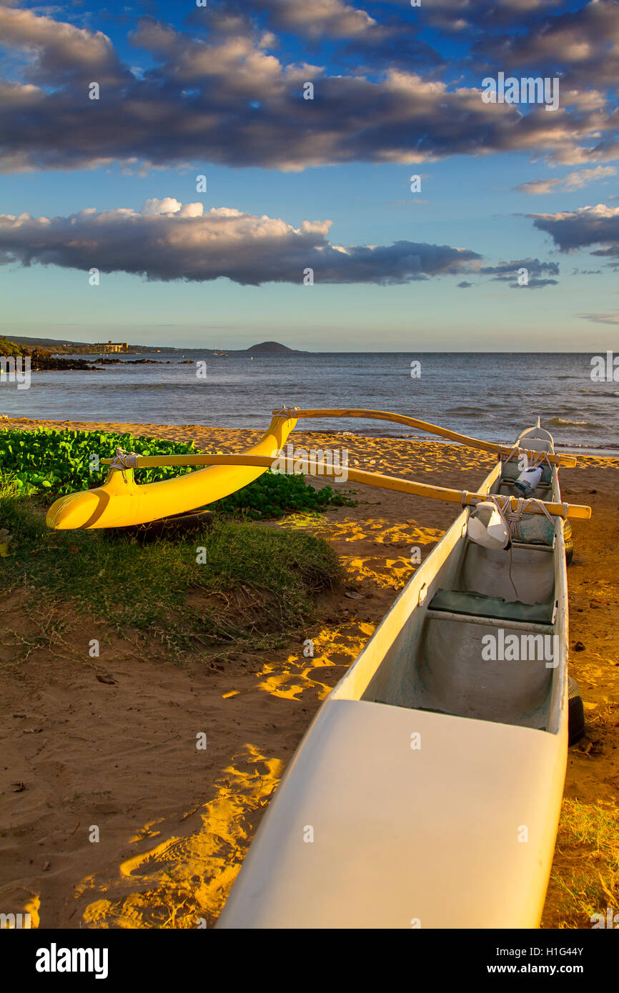 Polynesia traditional canoe race hi-res stock photography and images ...