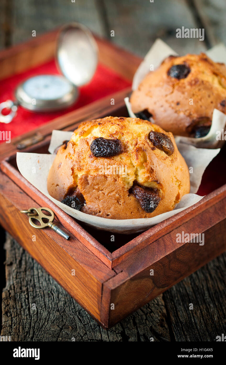 Sponge cake in the box Stock Photo - Alamy