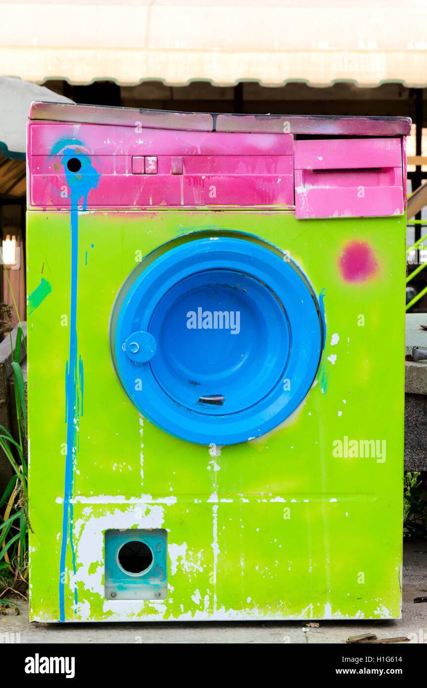 Washing machine broken hi-res stock photography and images - Alamy