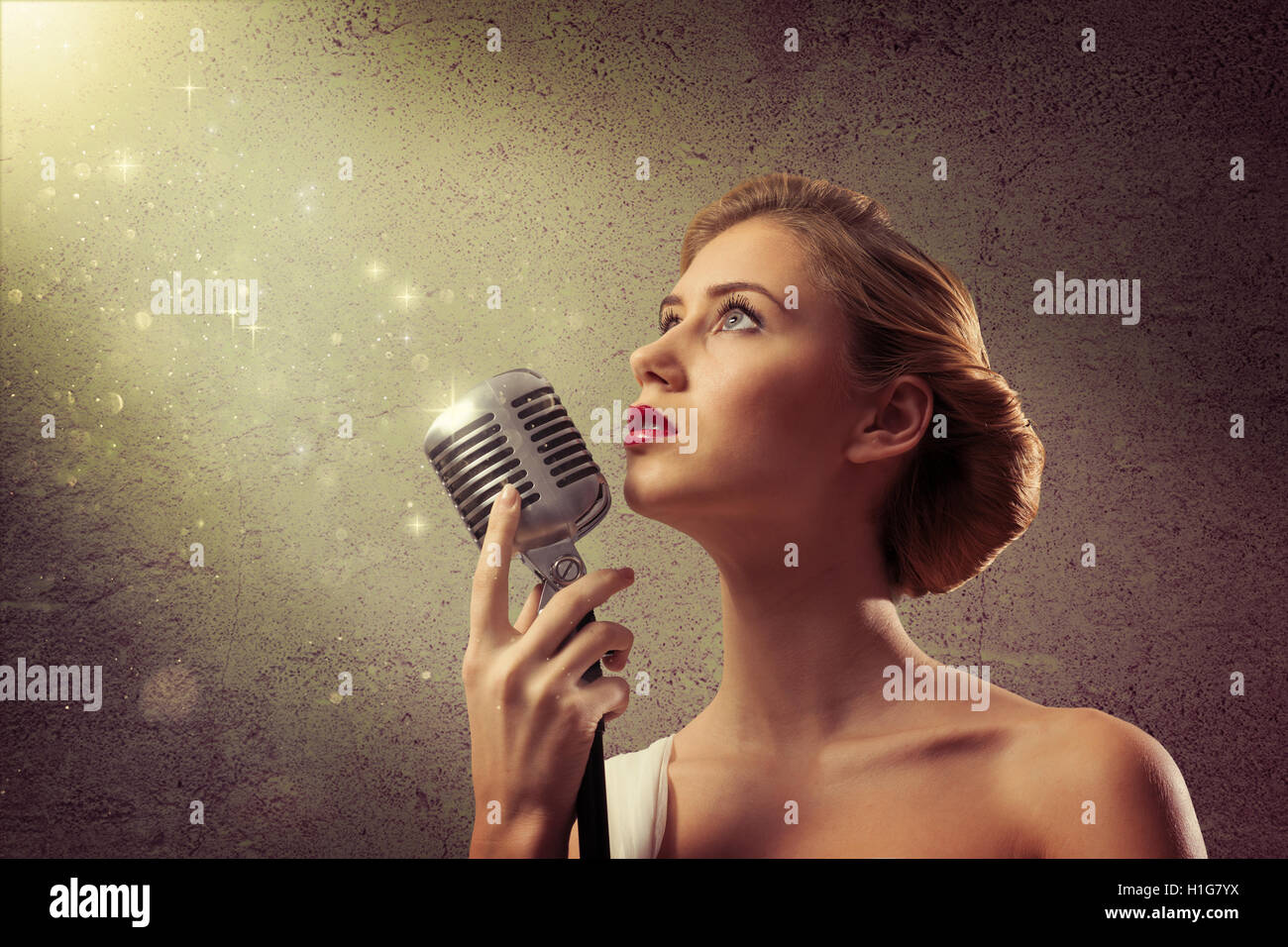 attractive female singer with microphone Stock Photo - Alamy