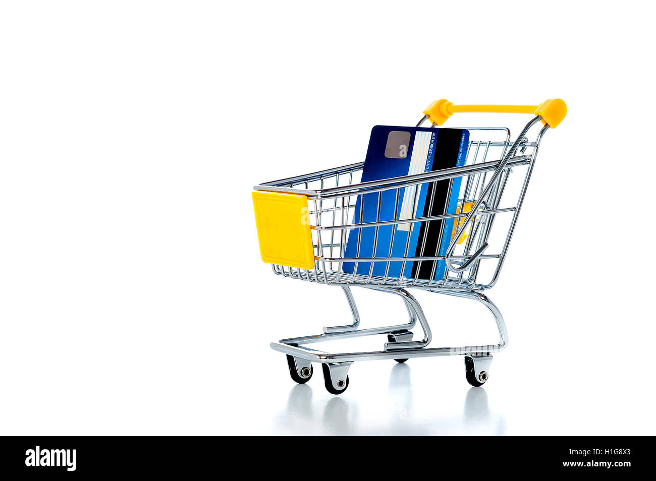 Credit card in shopping cart Stock Photo - Alamy