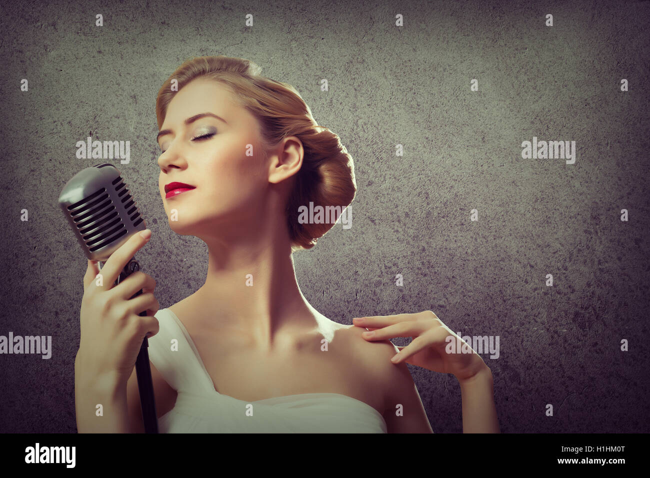 attractive female singer with microphone Stock Photo - Alamy