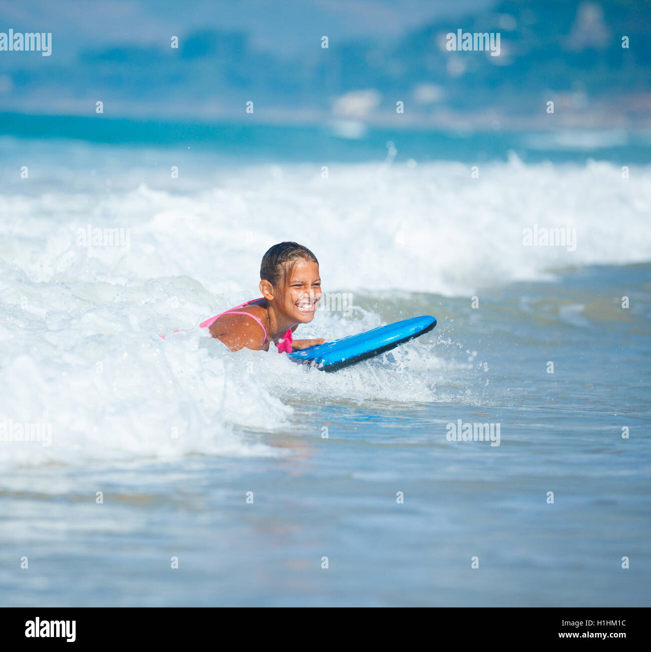Summer vacation - surfer girl Stock Photo - Alamy