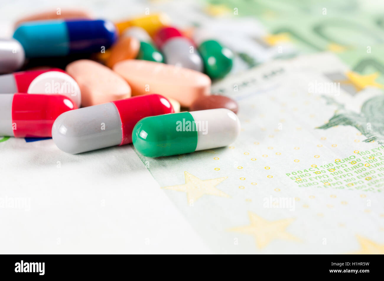 Heart pills money hi-res stock photography and images - Alamy