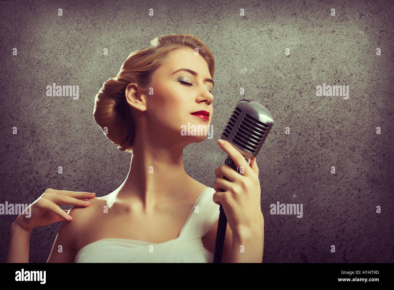 attractive female singer with microphone Stock Photo - Alamy