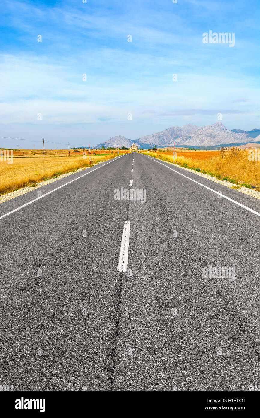Straight asphalt road mountain hi-res stock photography and images - Alamy