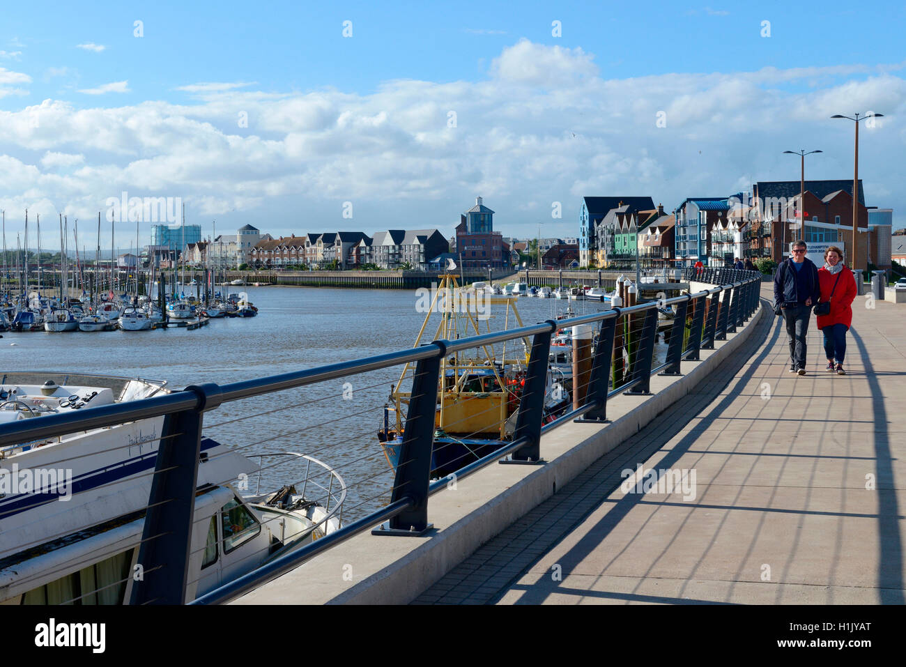 Strandpromenade und Yachthafen von Littlehampton, West Sussex, England ...