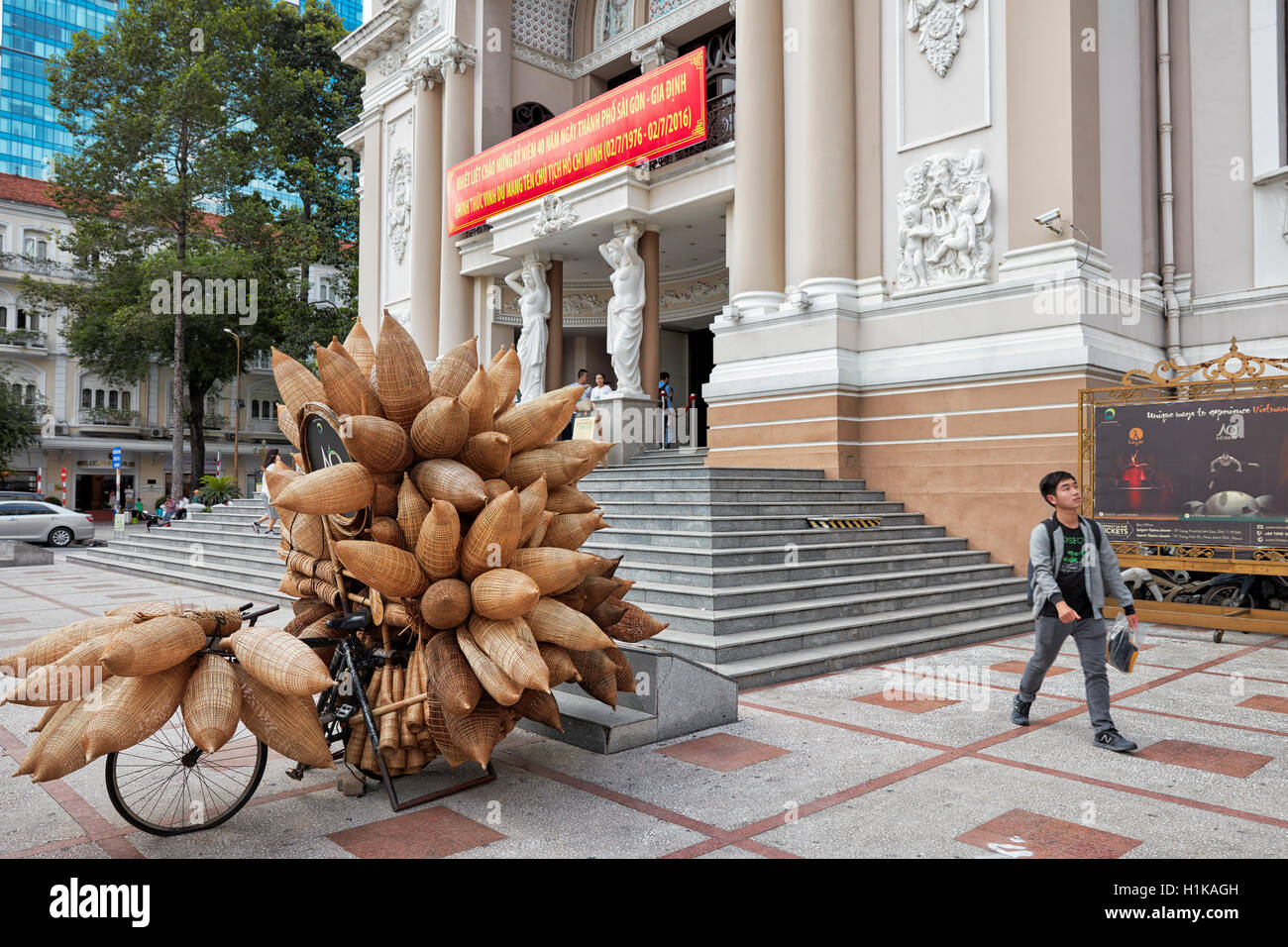 Fish trap vietnam hi-res stock photography and images - Alamy