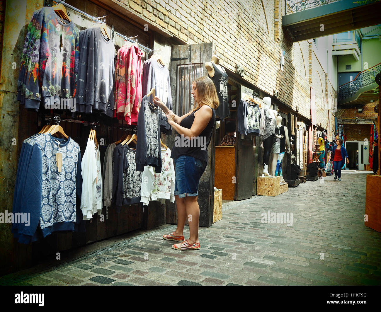 London people shopping woman hi-res stock photography and images - Alamy