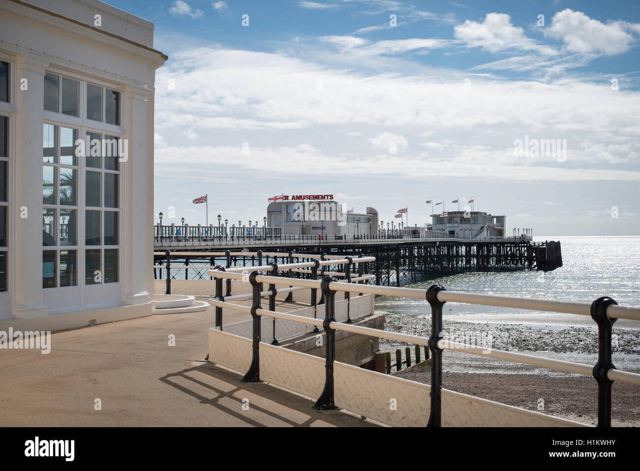 Worthing seafront hi-res stock photography and images - Alamy