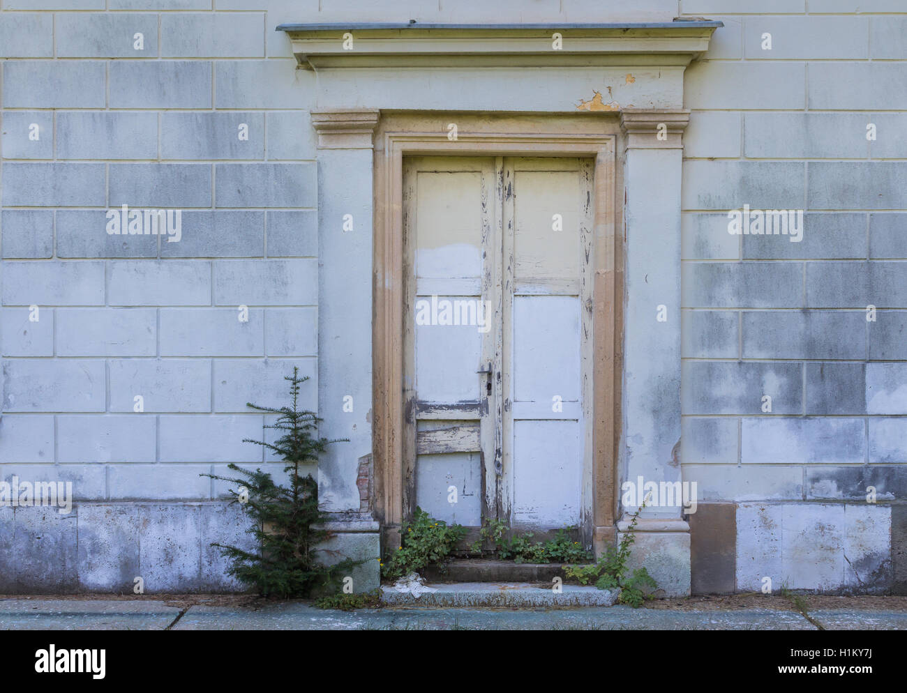 Grey townhouse hi-res stock photography and images - Alamy
