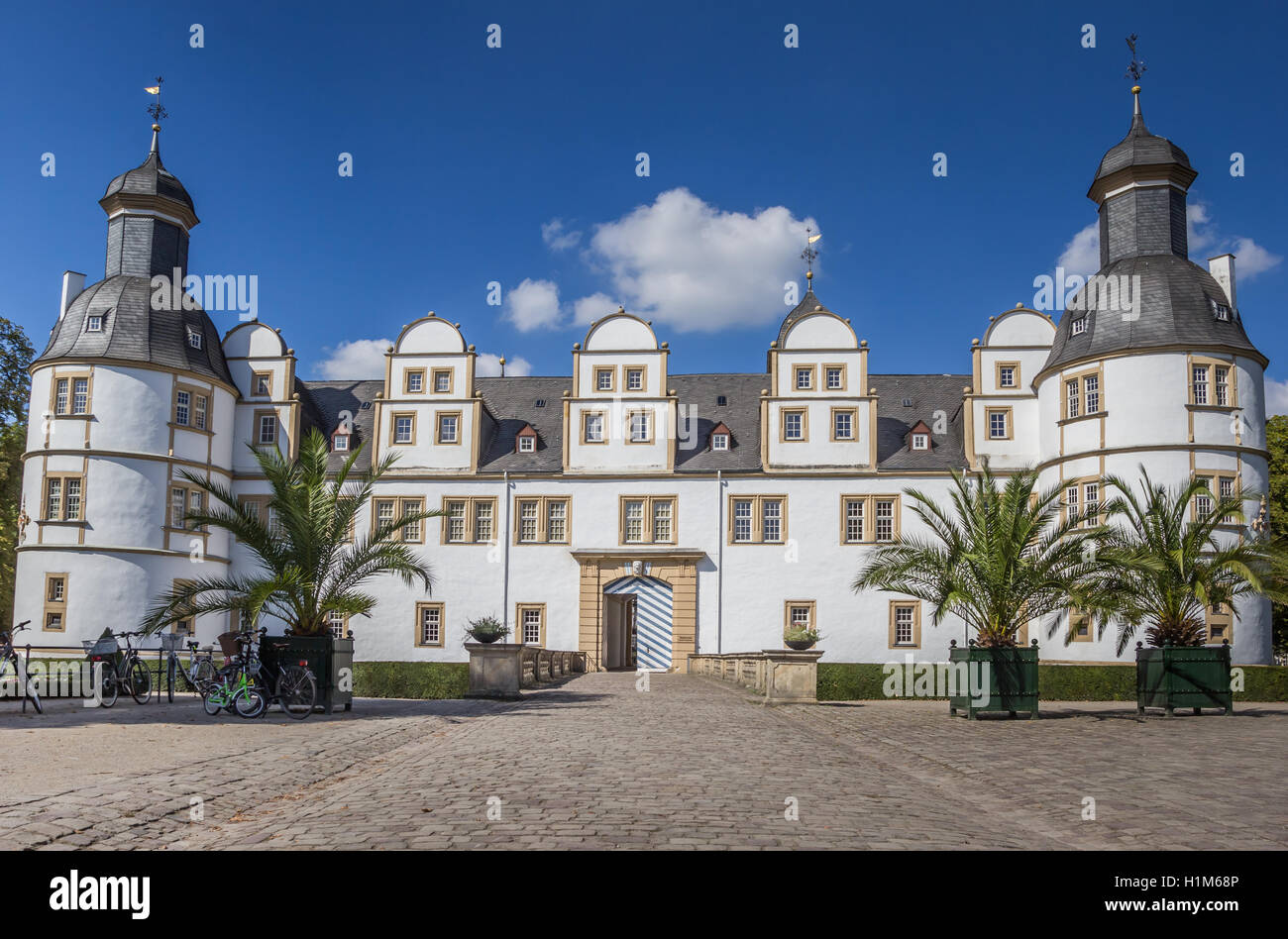 Schloss neuhaus hi-res stock photography and images - Alamy