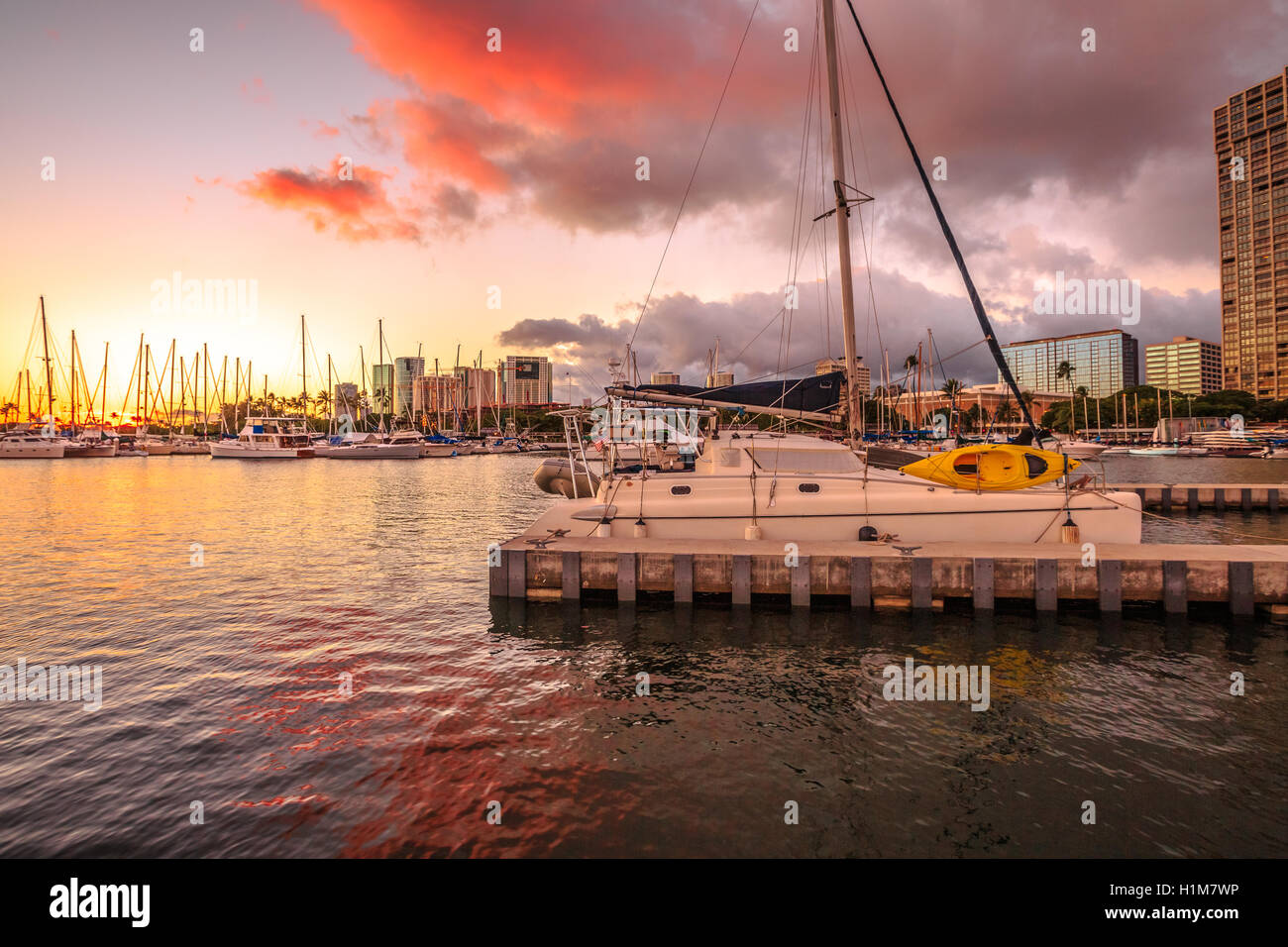 Honolulu waterfront hi-res stock photography and images - Alamy