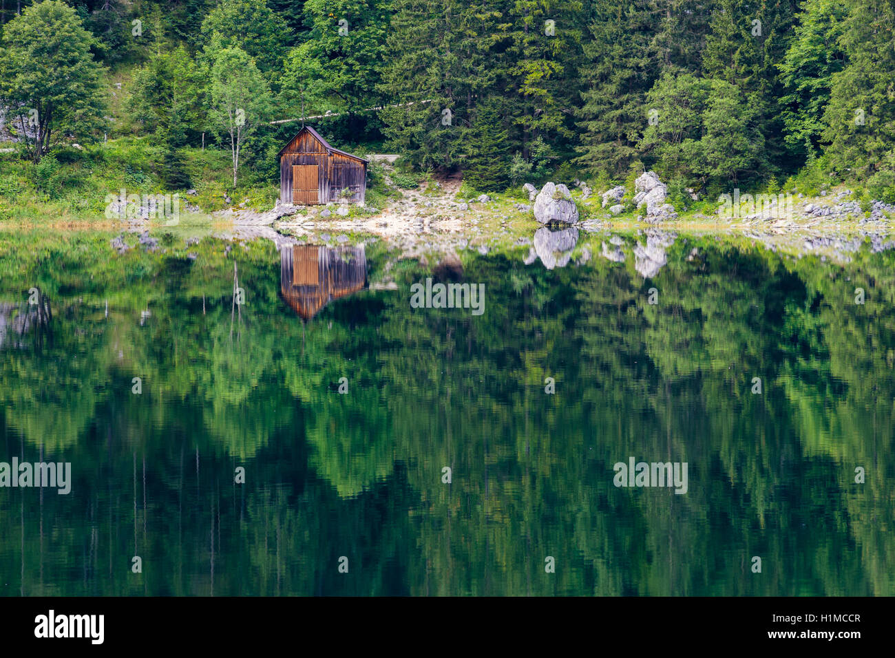 Hut in the water hi-res stock photography and images - Alamy