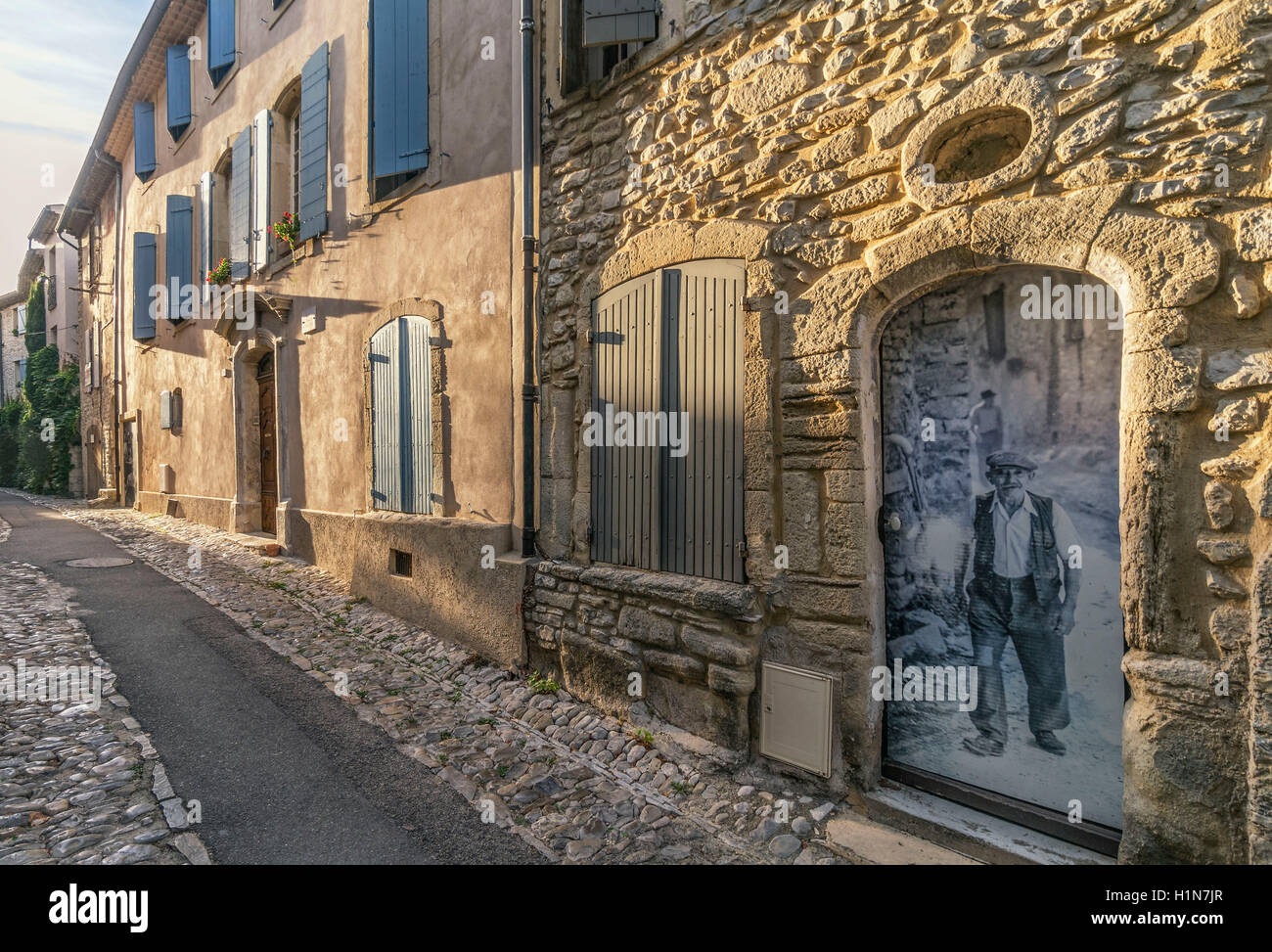 Alley in roman town Vaison la Romaine , Provence, Provence-Alpes-Côte d ...