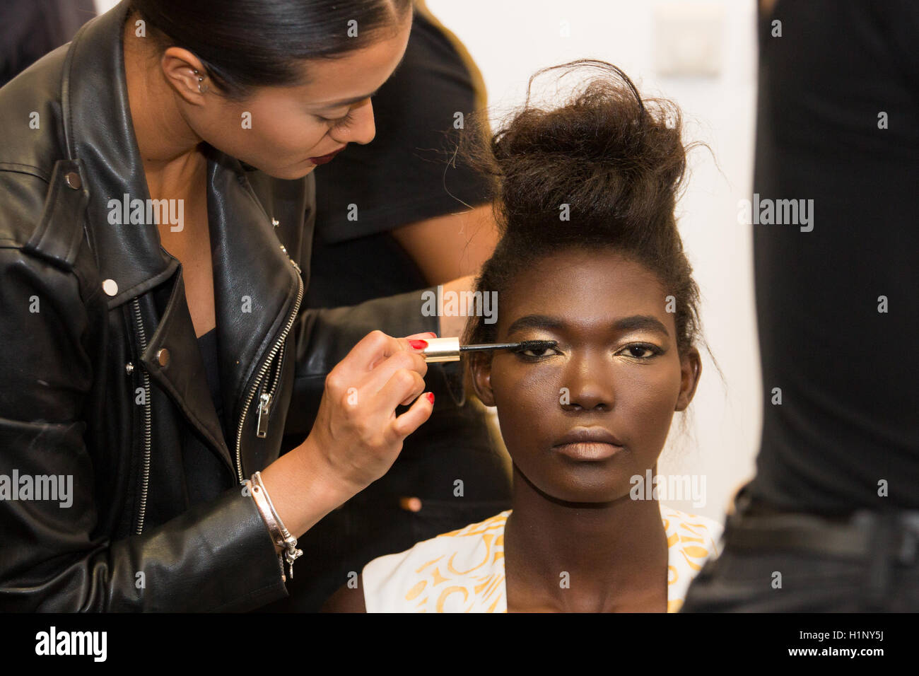 Artist model hi-res stock photography and images - Alamy