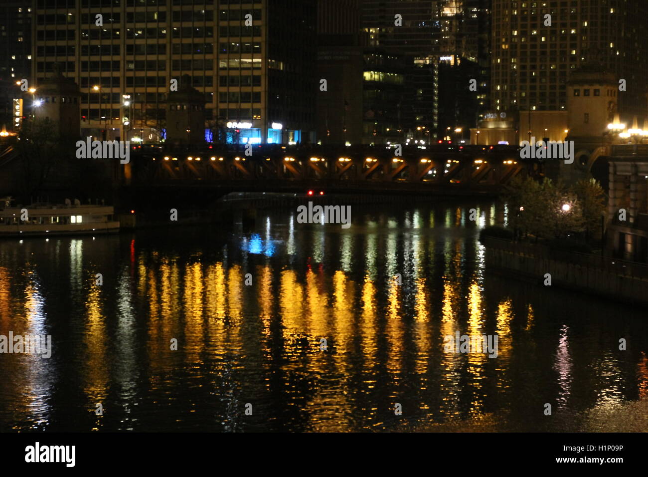 Chicago riverwalk evening hi-res stock photography and images - Alamy