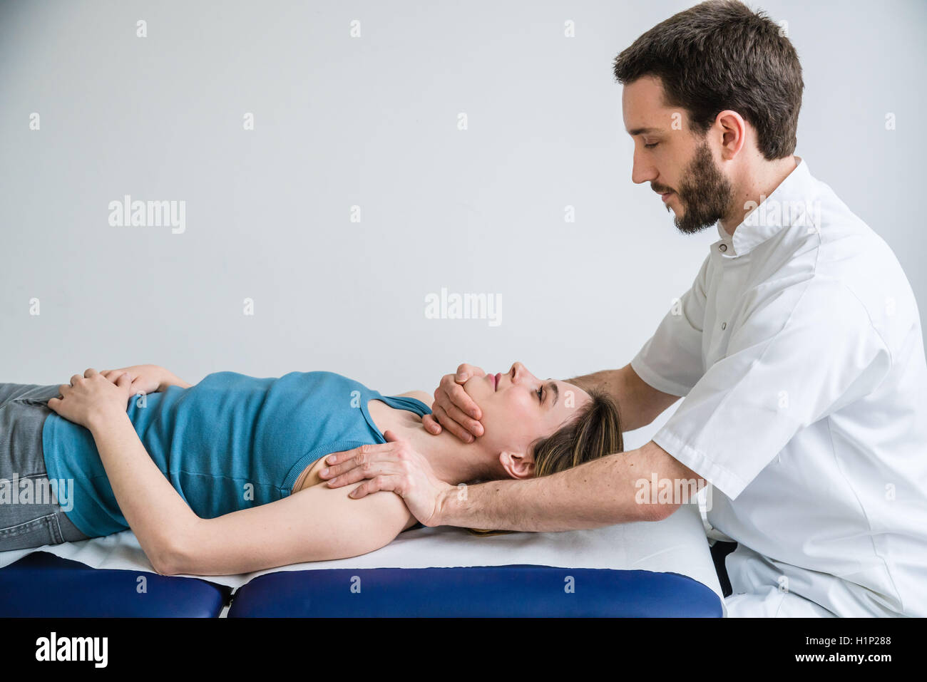 Osteopathy hi-res stock photography and images - Alamy
