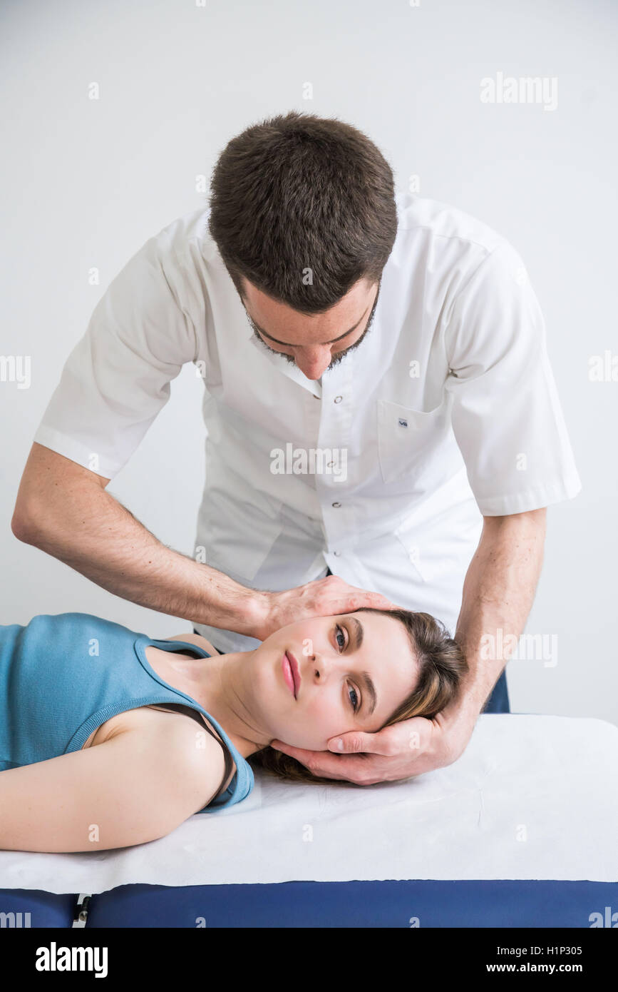 Osteopathy hi-res stock photography and images - Alamy