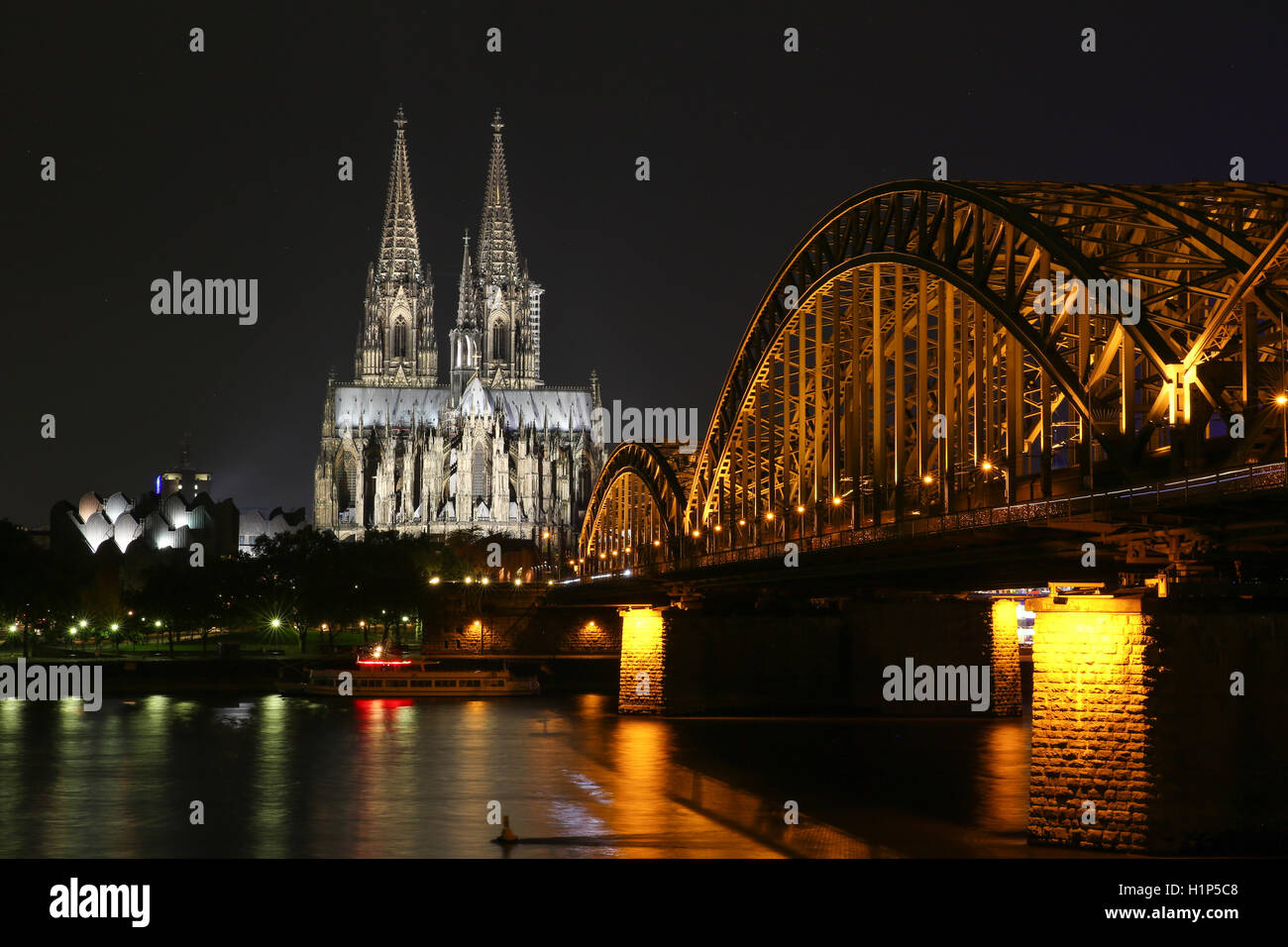 Beautiful night view of the Cologne Cathedral Stock Photo - Alamy