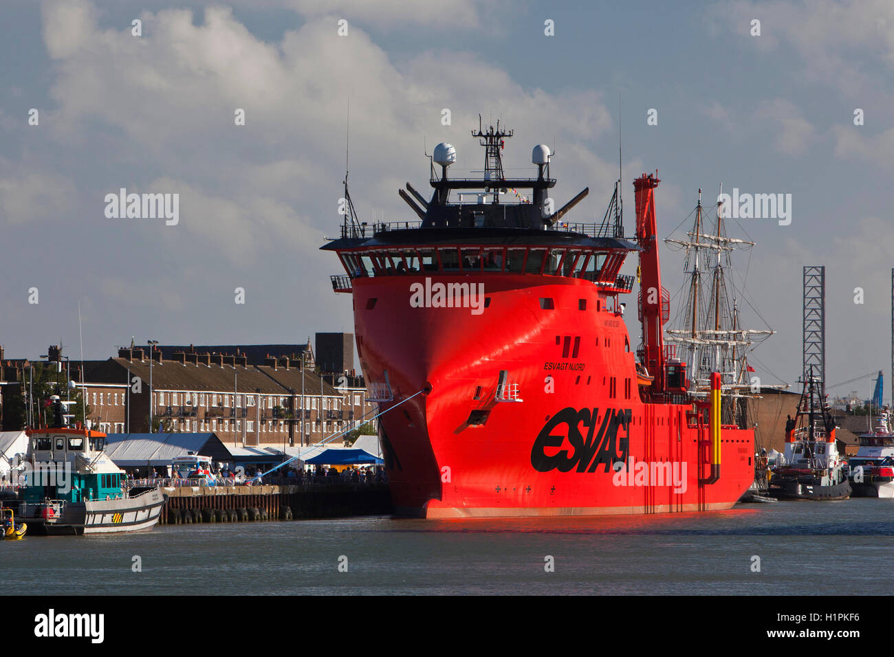 Service operation vessel hi-res stock photography and images - Alamy