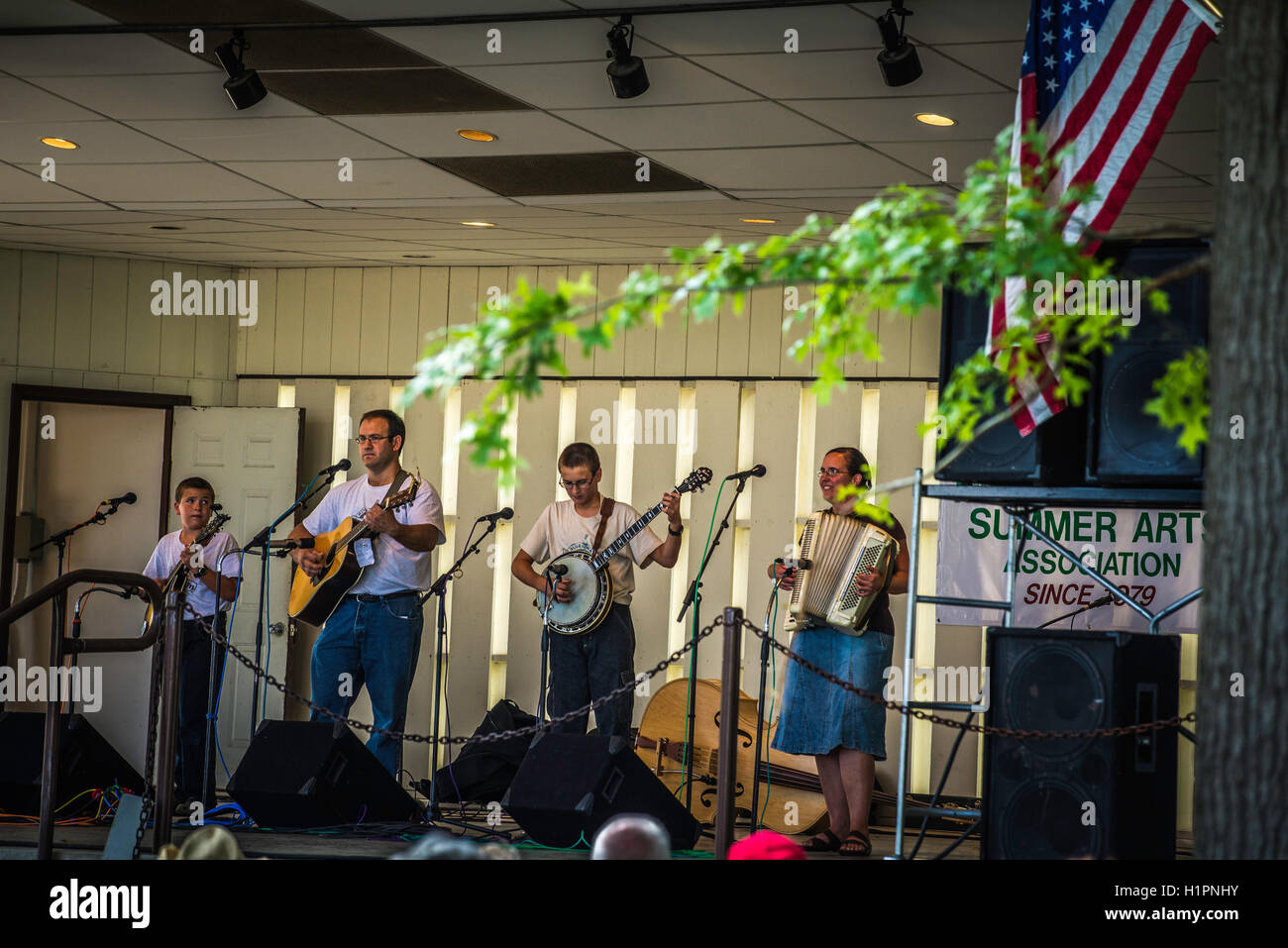 Bluegrass Band Fiddle Stock Photos & Bluegrass Band Fiddle Stock Images ...