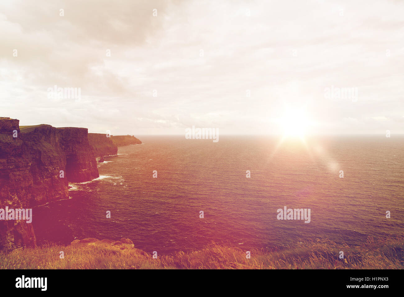 cliffs of moher and atlantic ocean in ireland Stock Photo - Alamy