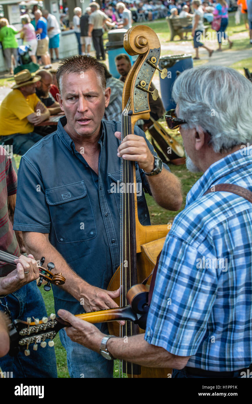 Bluegrass music festival hi-res stock photography and images - Alamy