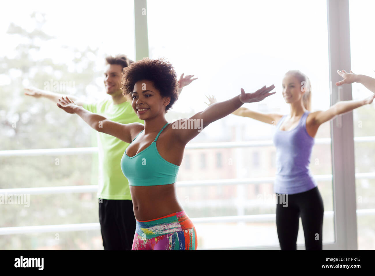 Girls dancing group hi-res stock photography and images - Alamy