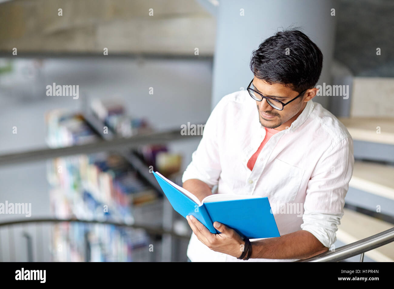 Hindu boy reading hi-res stock photography and images - Alamy