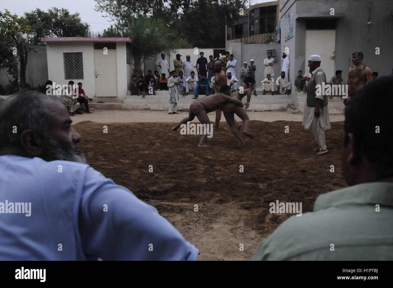 Rawalpindi, Pakistan. 23rd Sep, 2016. Pakistani traditional wrestlers ...