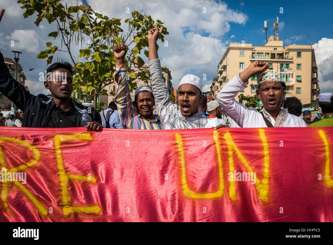Rome, Italy. 23rd Sep, 2016. The Muslim community take to streets to ...