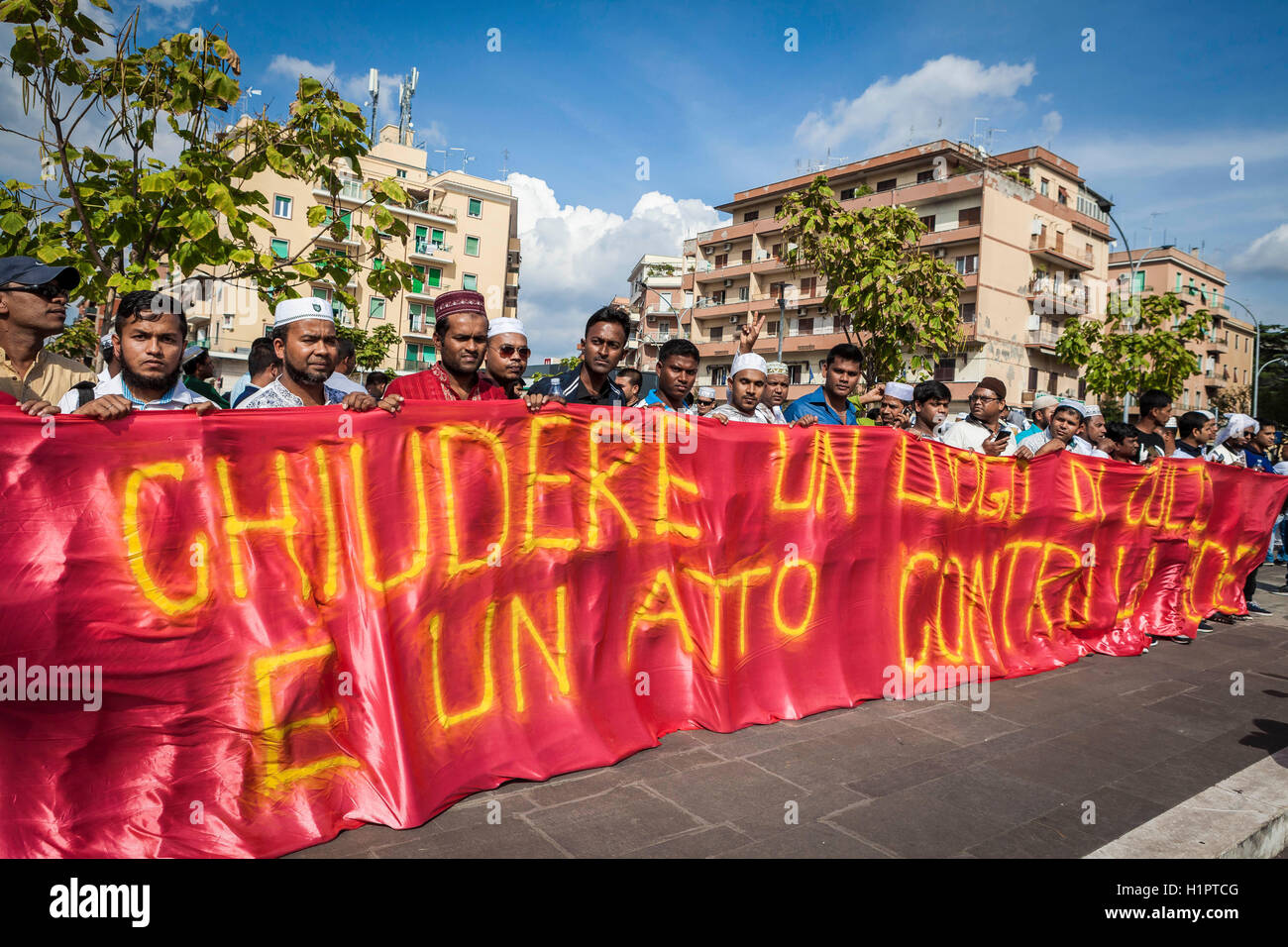 Rome, Italy. 23rd Sep, 2016. The Muslim community take to streets to ...