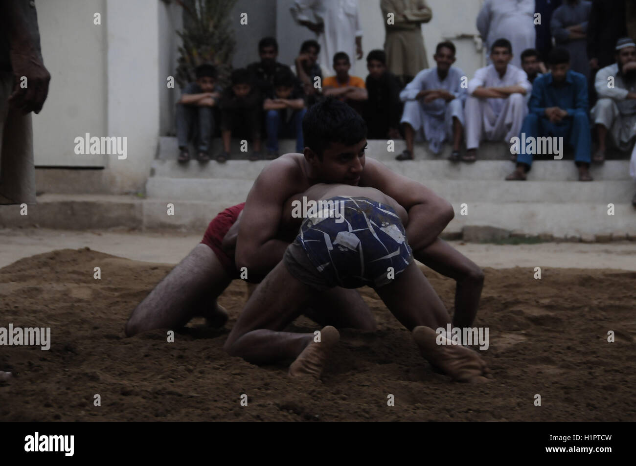 Rawalpindi, Pakistan. 23rd Sep, 2016. Pakistani traditional wrestlers ...
