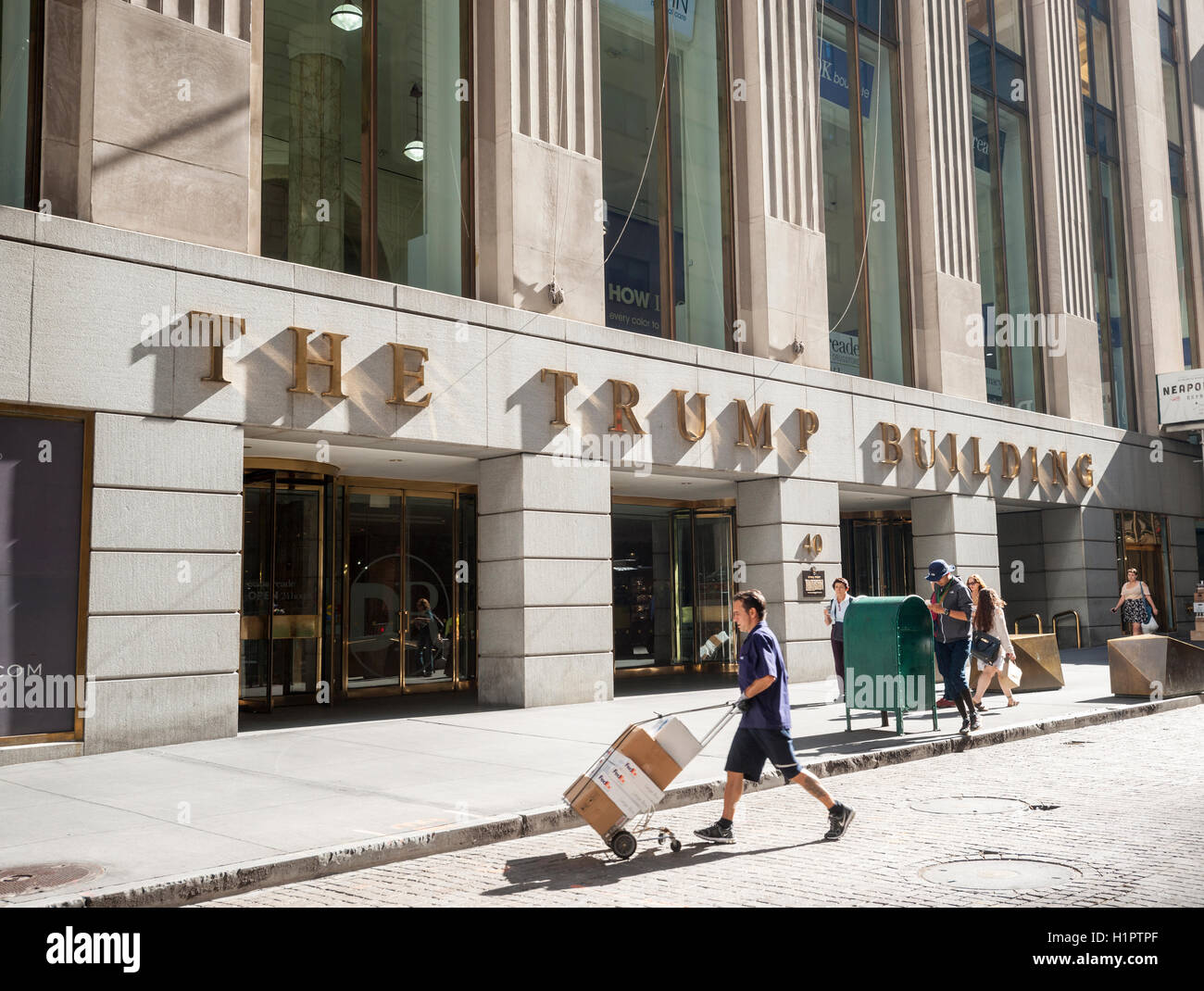 Bank of manhattan trust building hi-res stock photography and images ...