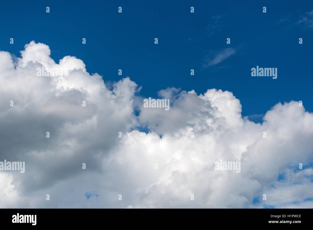 Stretched clouds hi-res stock photography and images - Alamy