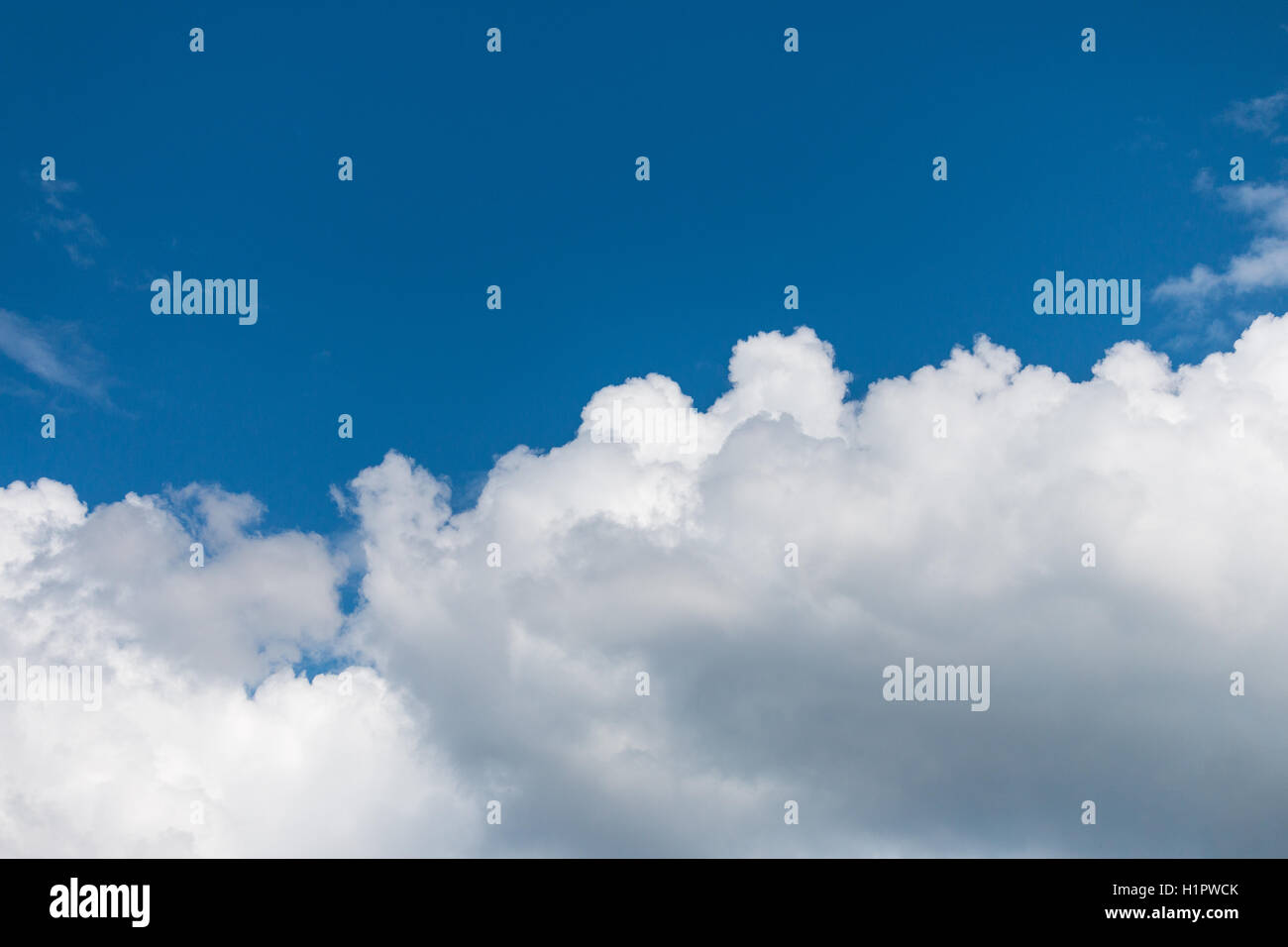 Stretched clouds hi-res stock photography and images - Alamy