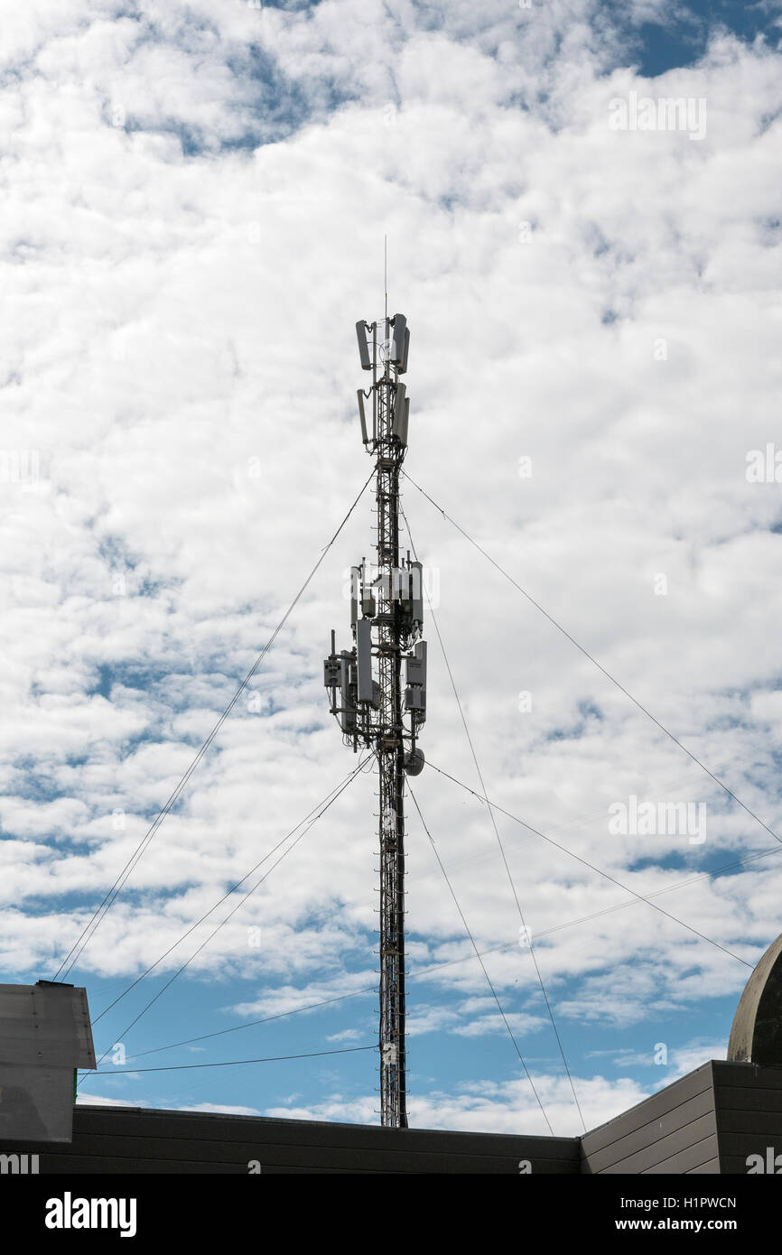 Cellular network antenna hi-res stock photography and images - Alamy