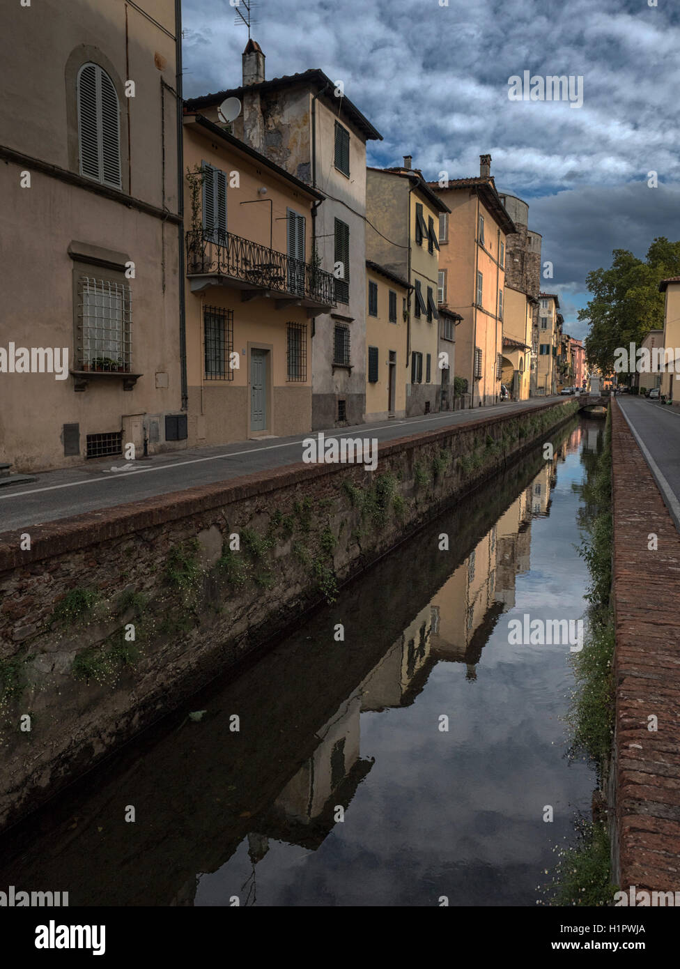 Old moat hi-res stock photography and images - Alamy