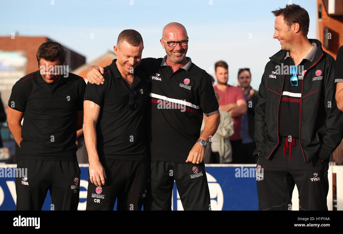 Somerset coach Matthew Maynard (centre right) gives his captain Chris ...