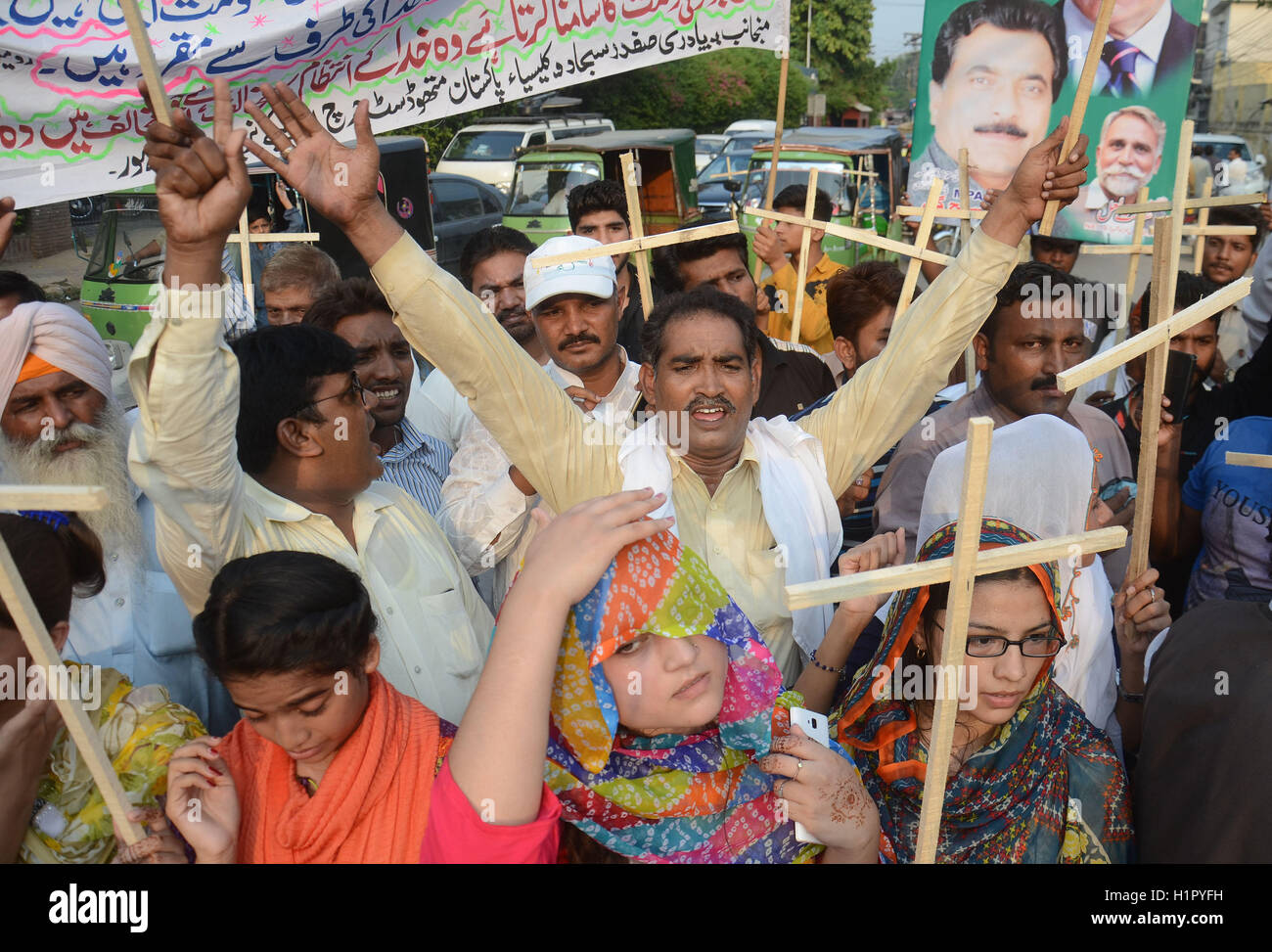 Lahore, Pakistan. 23rd Sep, 2016. Pakistani activists from different ...