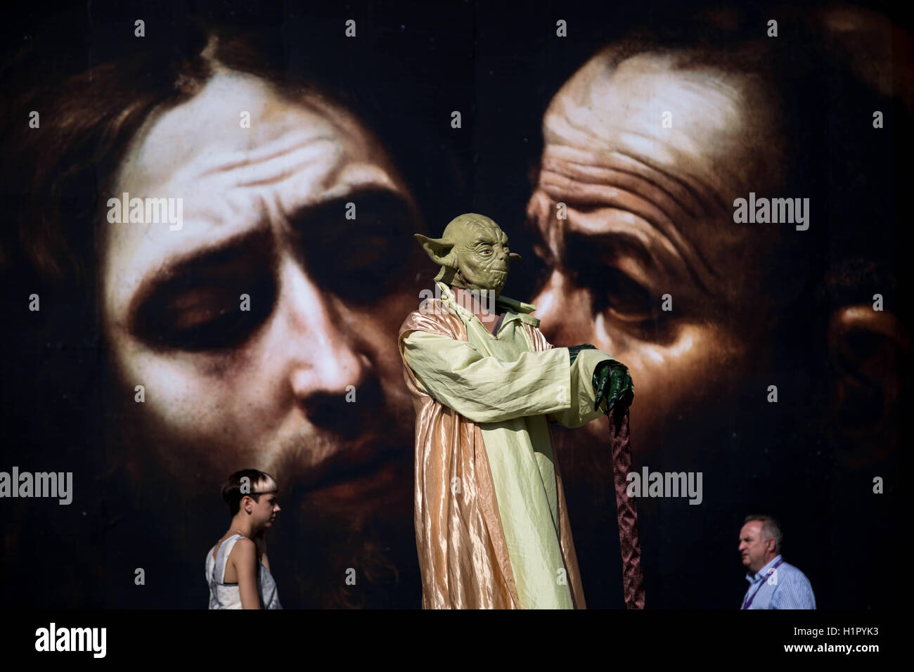 London floating yoda hi-res stock photography and images - Alamy