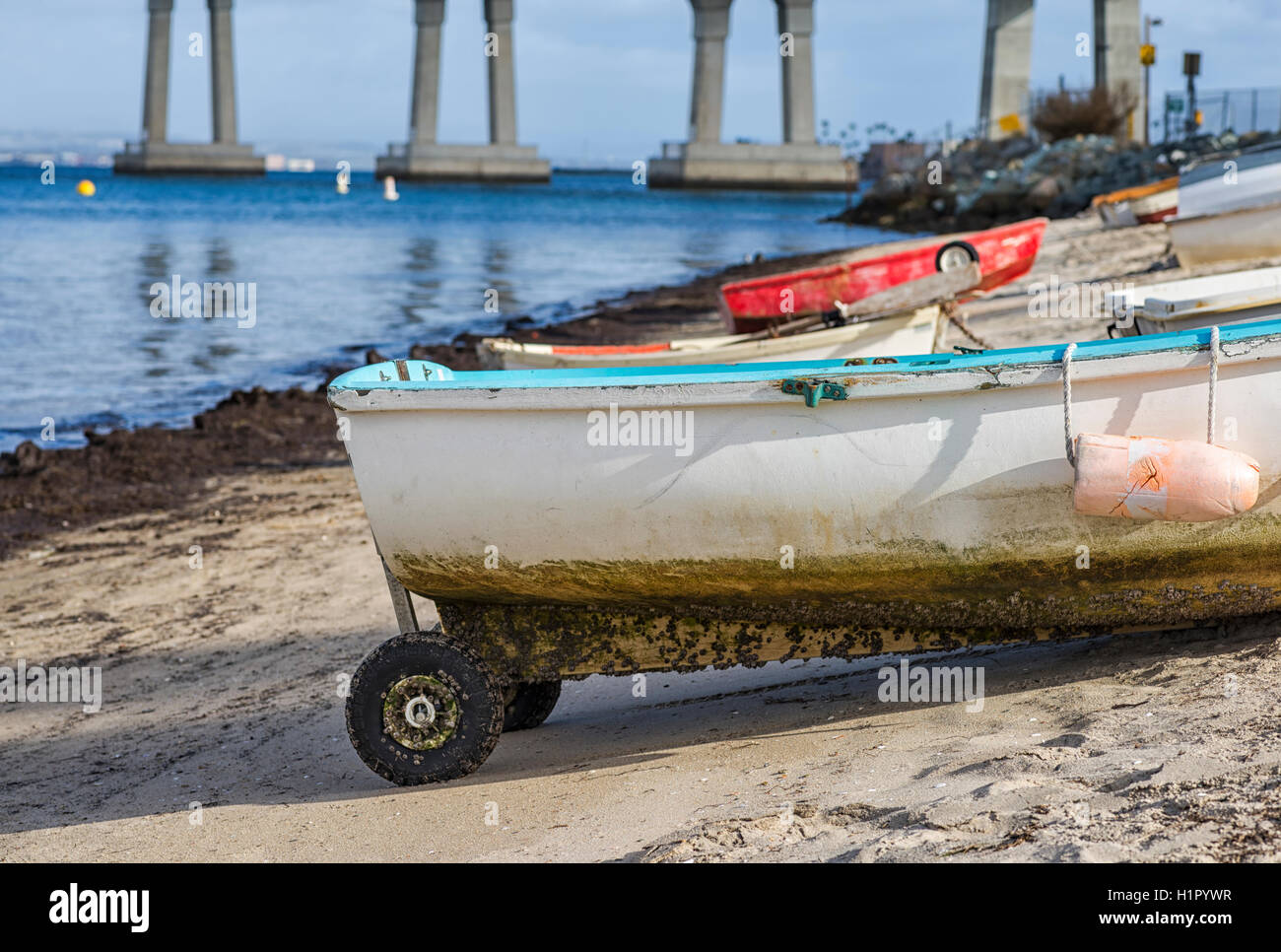 Dinghy dinghies shoreline hi-res stock photography and images - Alamy