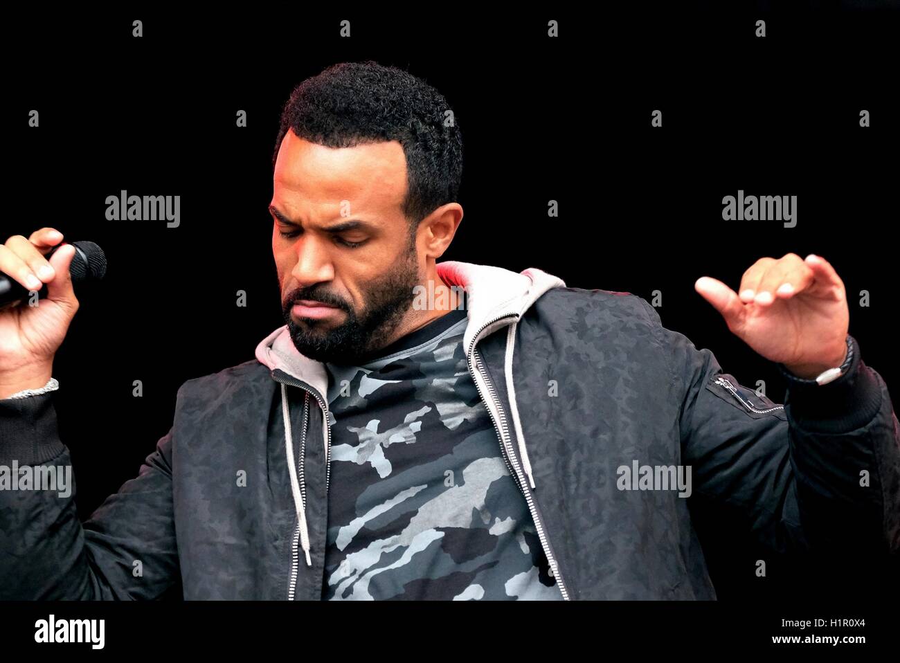 Craig david on stage hi-res stock photography and images - Alamy