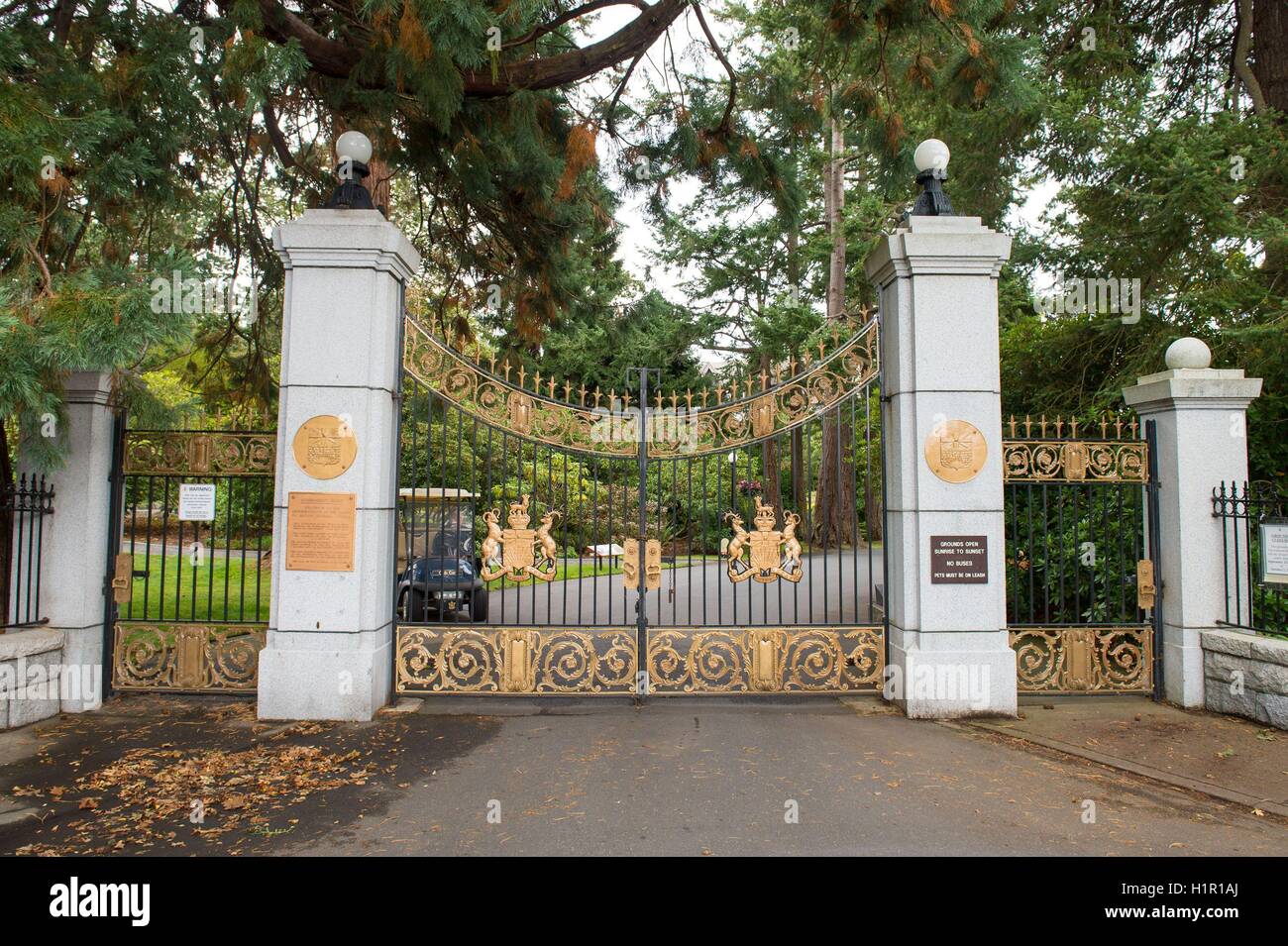The gates of government house hi-res stock photography and images - Alamy