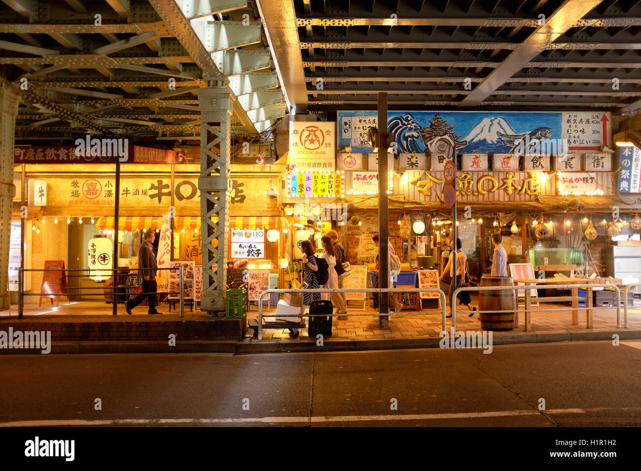 Restaurants under a rail bridge Stock Photo - Alamy