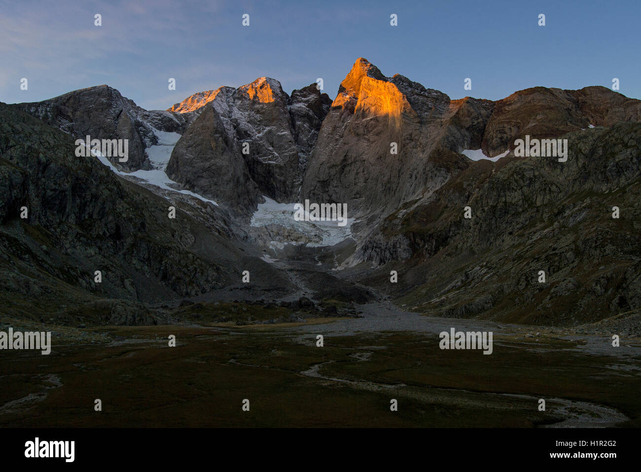 Vignemale hi-res stock photography and images - Alamy