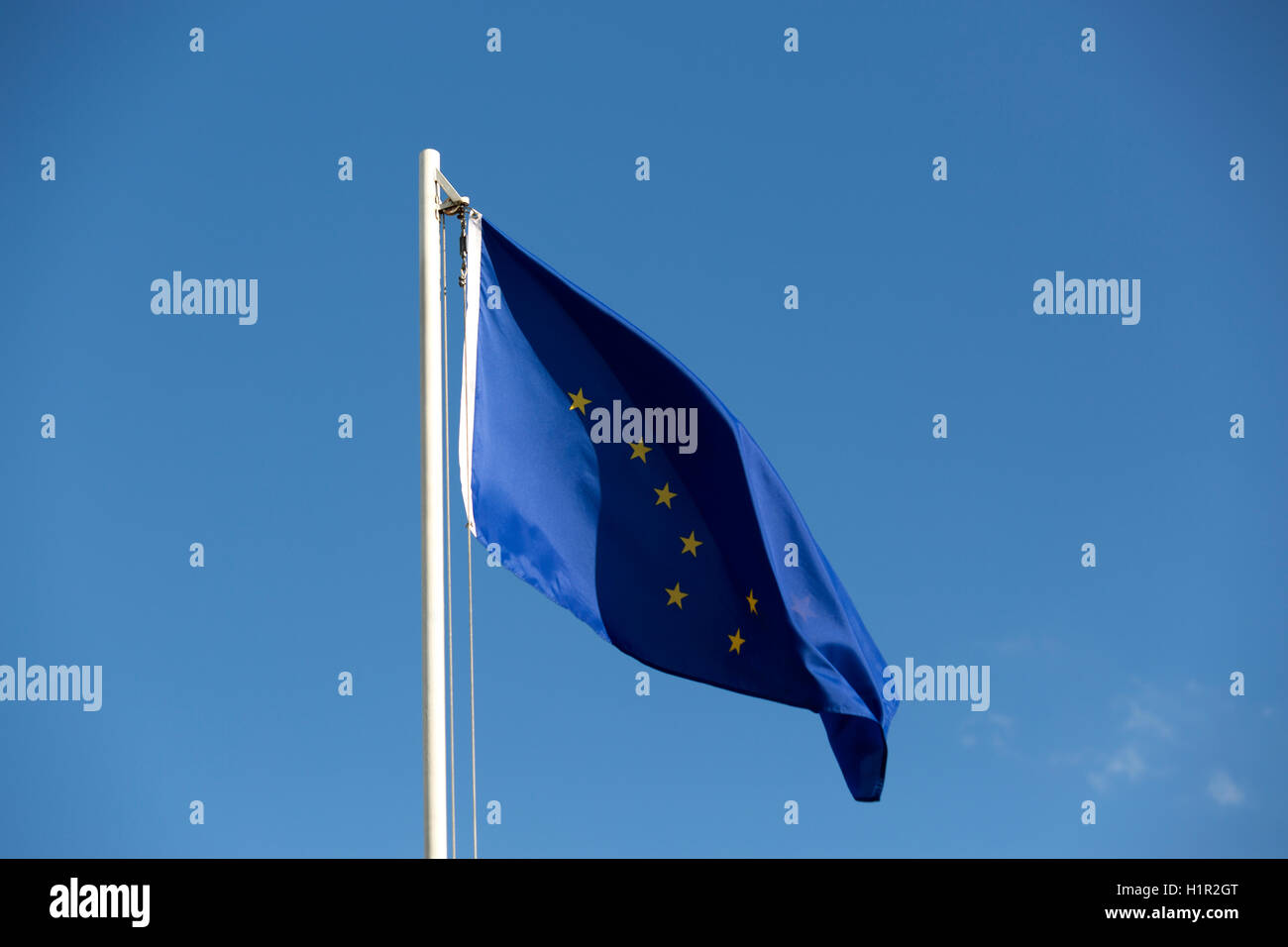 National flag of Alaska on a flagpole in front of blue sky Stock Photo ...