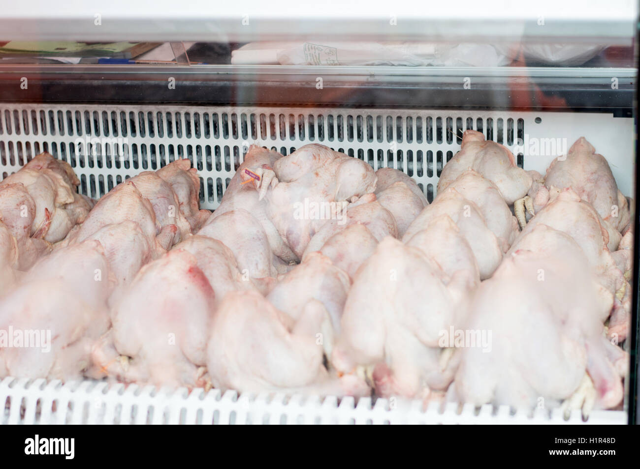 Supermarket chickens hi-res stock photography and images - Alamy