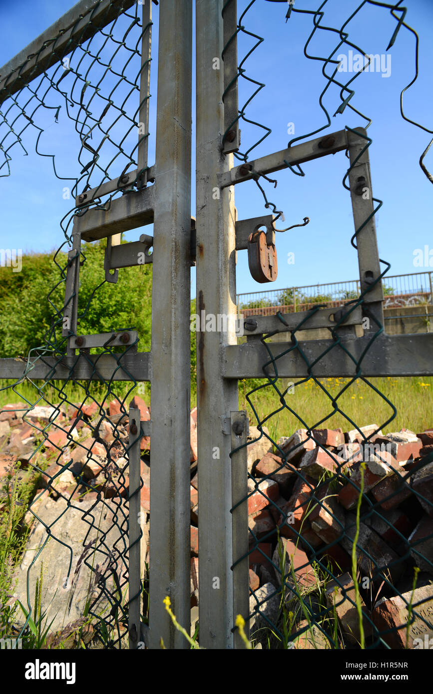 Padlocked gates hi-res stock photography and images - Alamy